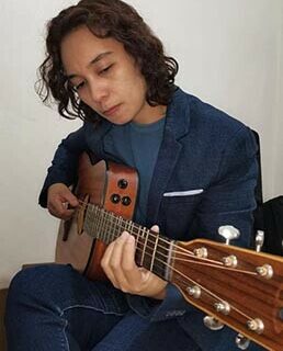 Online Guitar and Ukulele lessons in the Philippines